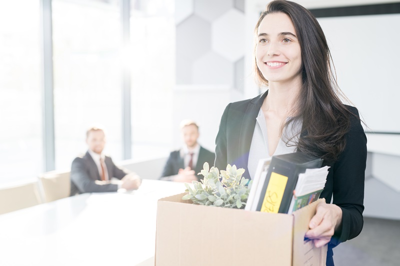 leave the office - leave office ต่างกันอย่างไร